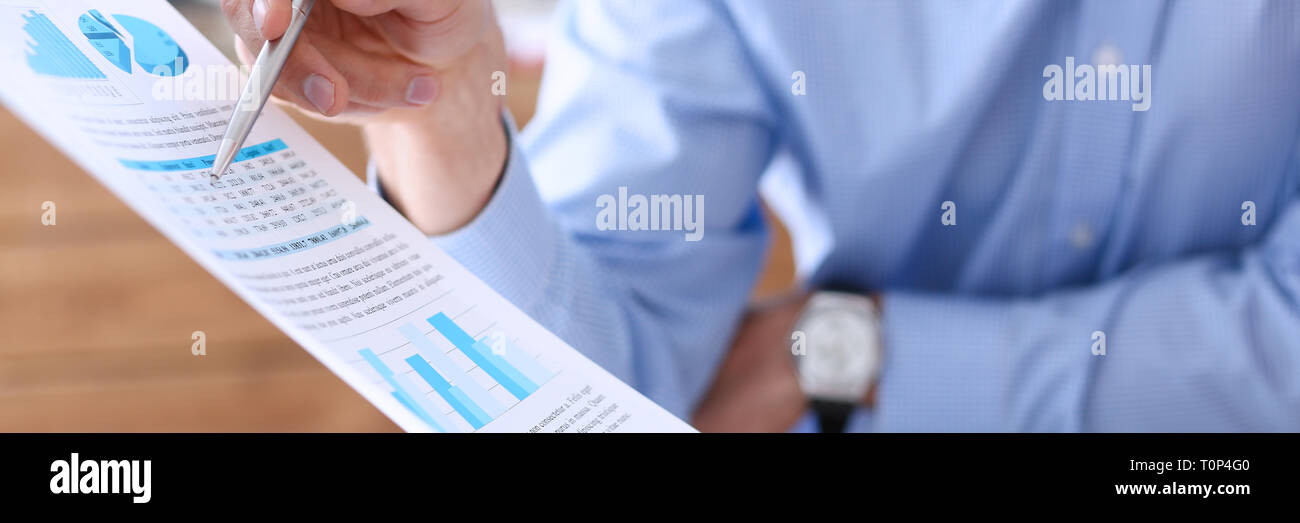 Group of people deliberate on problem with paper infographics Stock ...