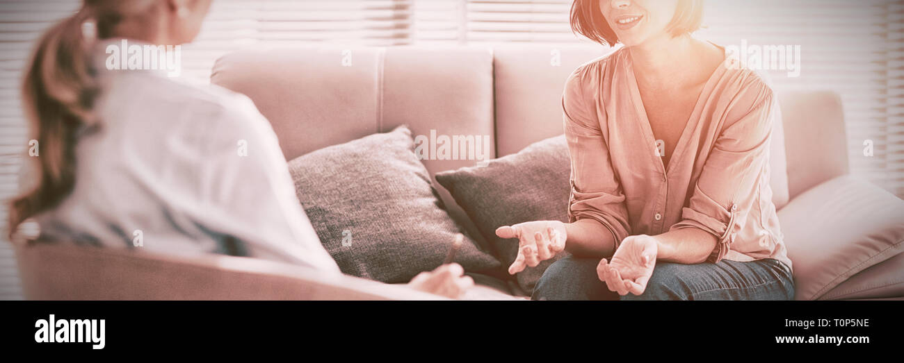 Therapist talking hi-res stock photography and images - Alamy