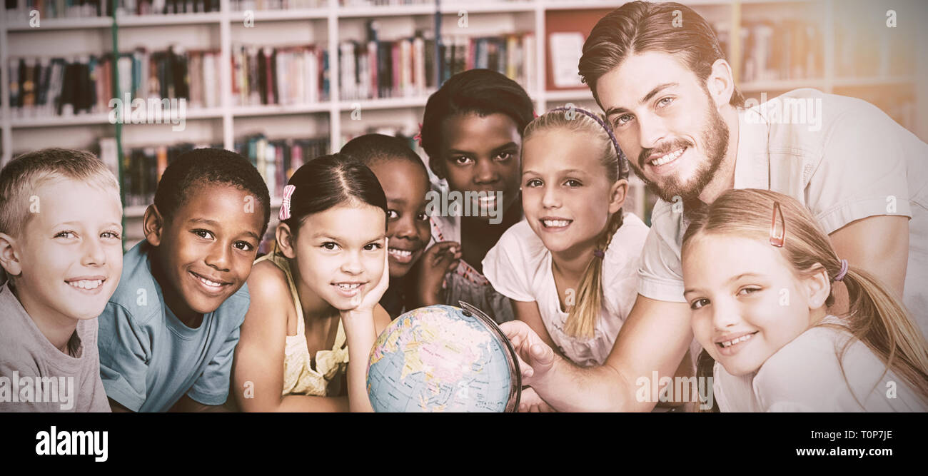 Teacher pointing map hi-res stock photography and images - Alamy