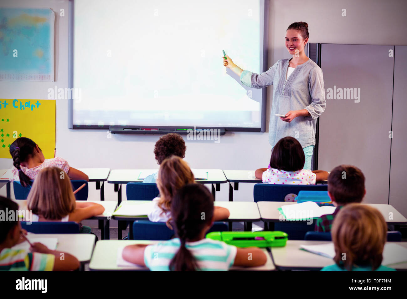 Classroom children teacher teaching hi-res stock photography and images ...