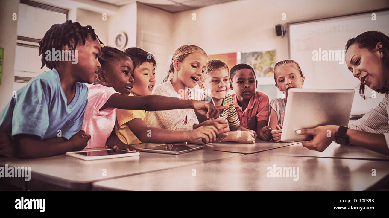 Elementary students tablet classroom hi-res stock photography and ...