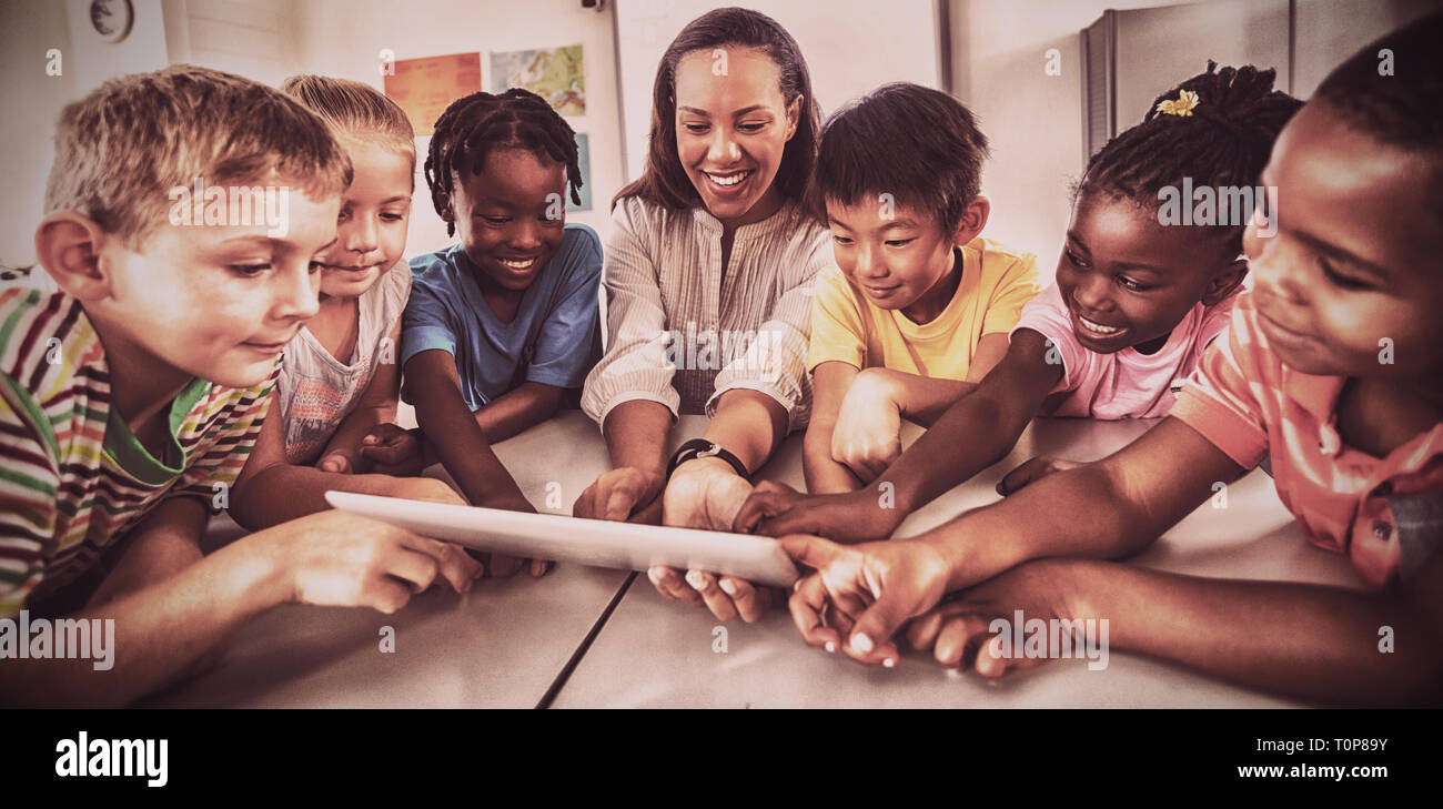 Teacher students tablet classroom hi-res stock photography and images ...