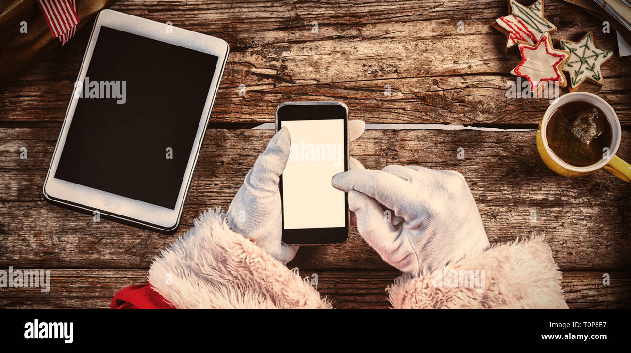 Santa claus using mobile phone hi-res stock photography and images - Alamy