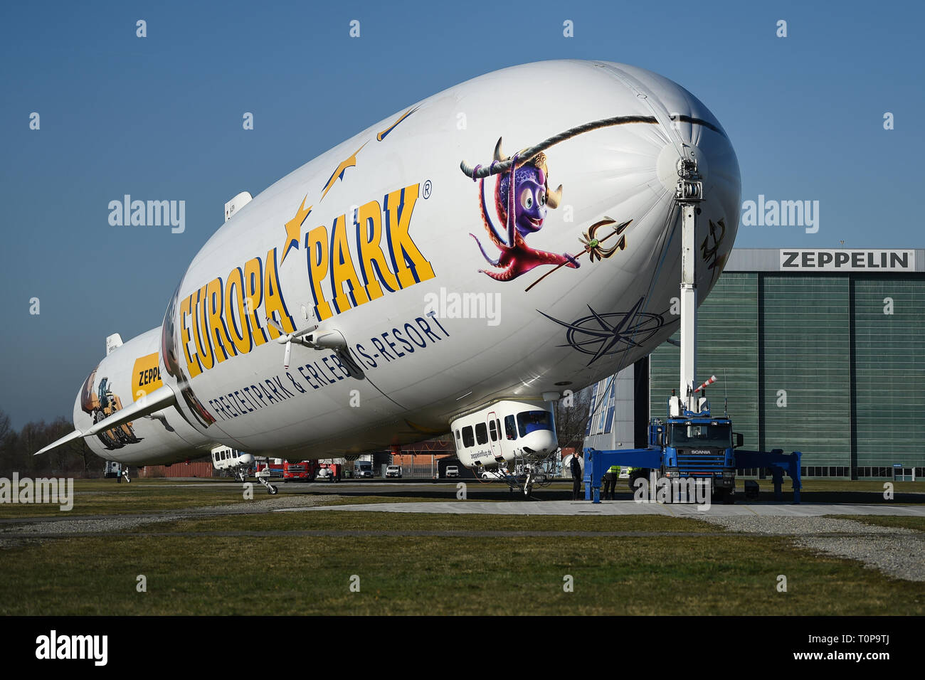 Zeppelin hangar hi-res stock photography and images - Alamy