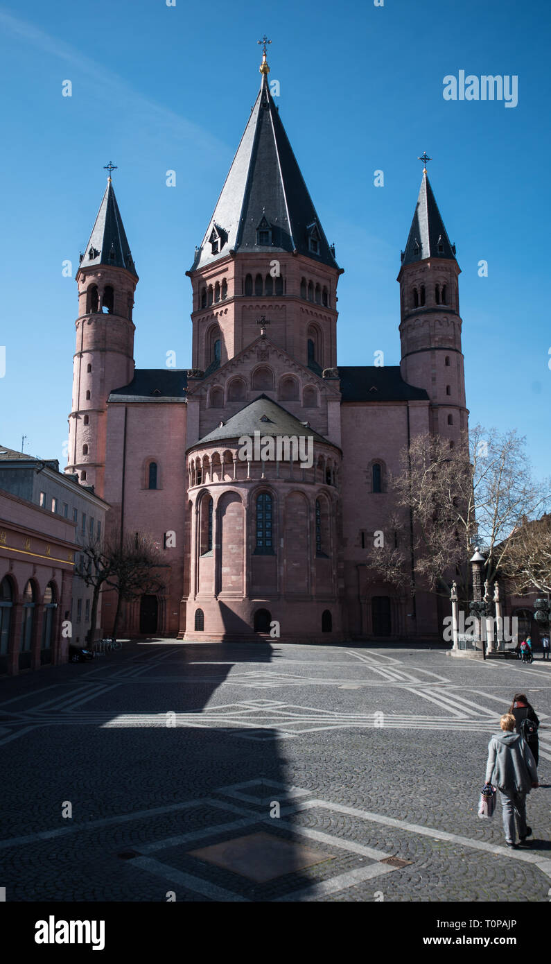 Mainz, Germany. 21st Mar, 2019. From Liebfrauenplatz you can see Mainz ...