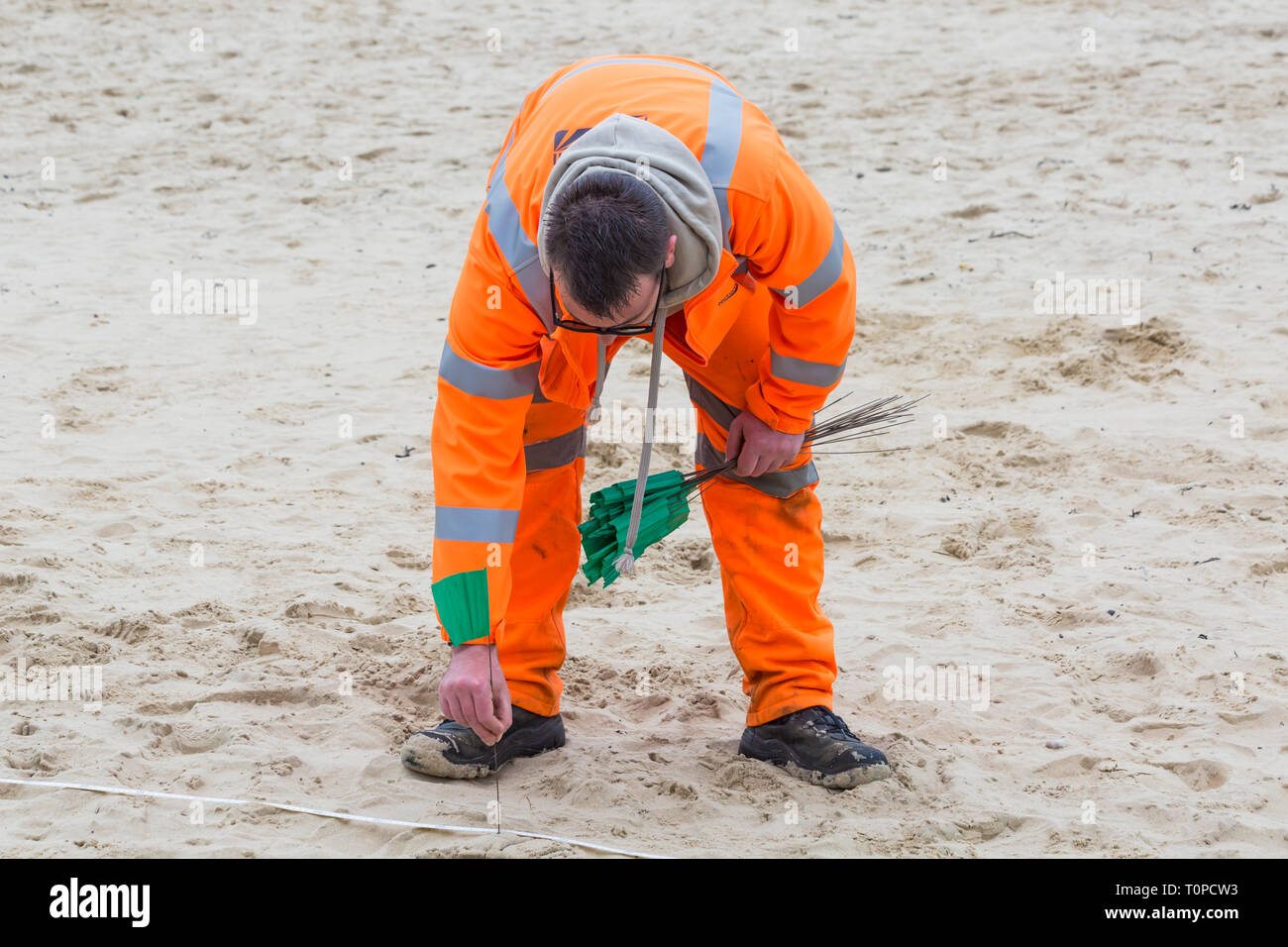 Students measuring beach hi-res stock photography and images - Alamy