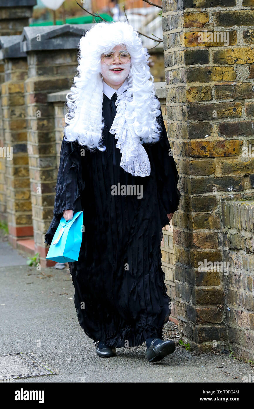 Judges outfit hi-res stock photography and images - Alamy