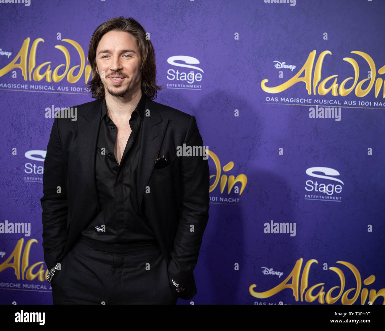 Stuttgart, Germany. 21st Mar, 2019. Gil Ofarim, singer, comes over the ...
