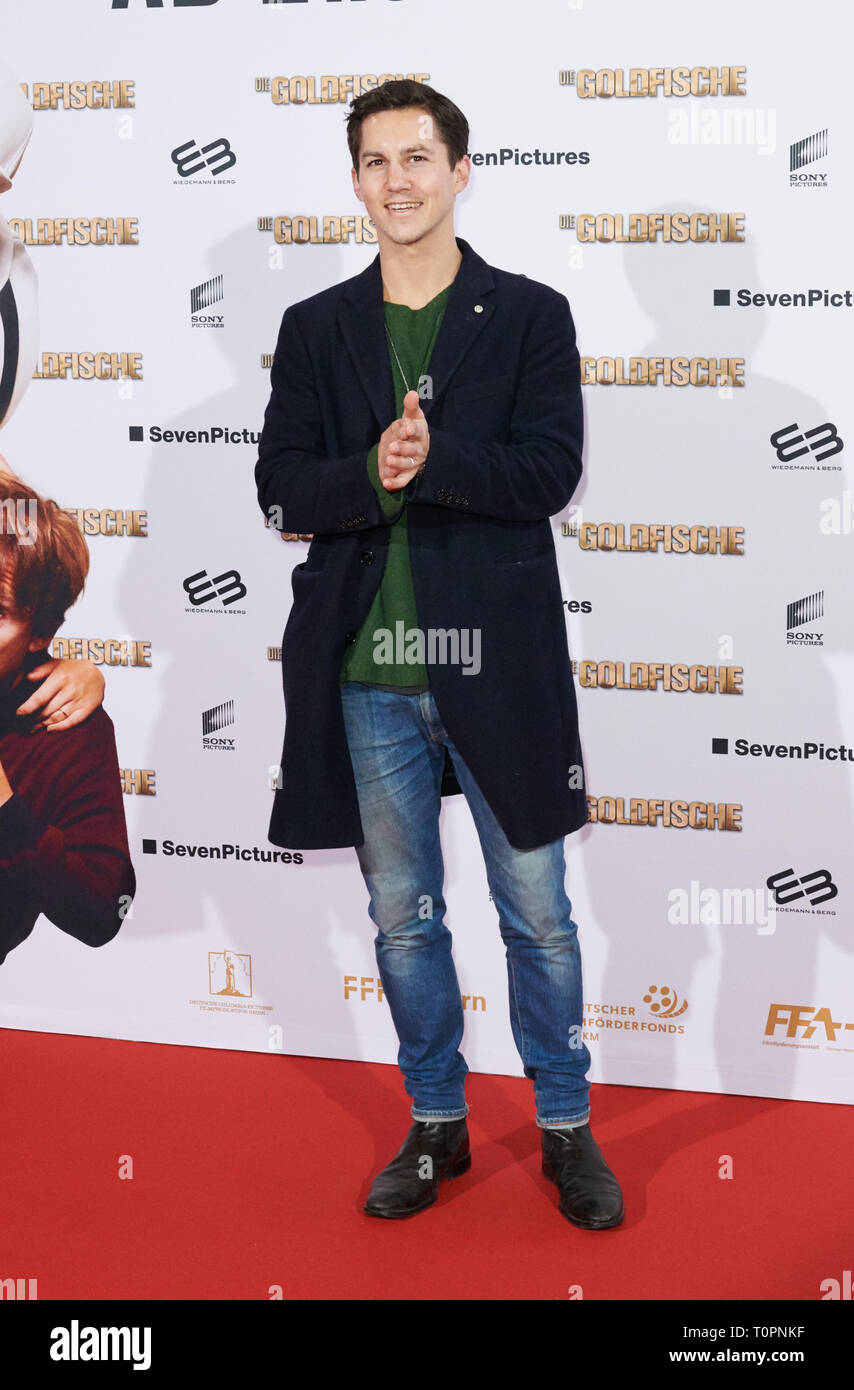 Berlin, Germany. 18th Mar, 2019. Actor Tim Oliver Schultz comes to the ...