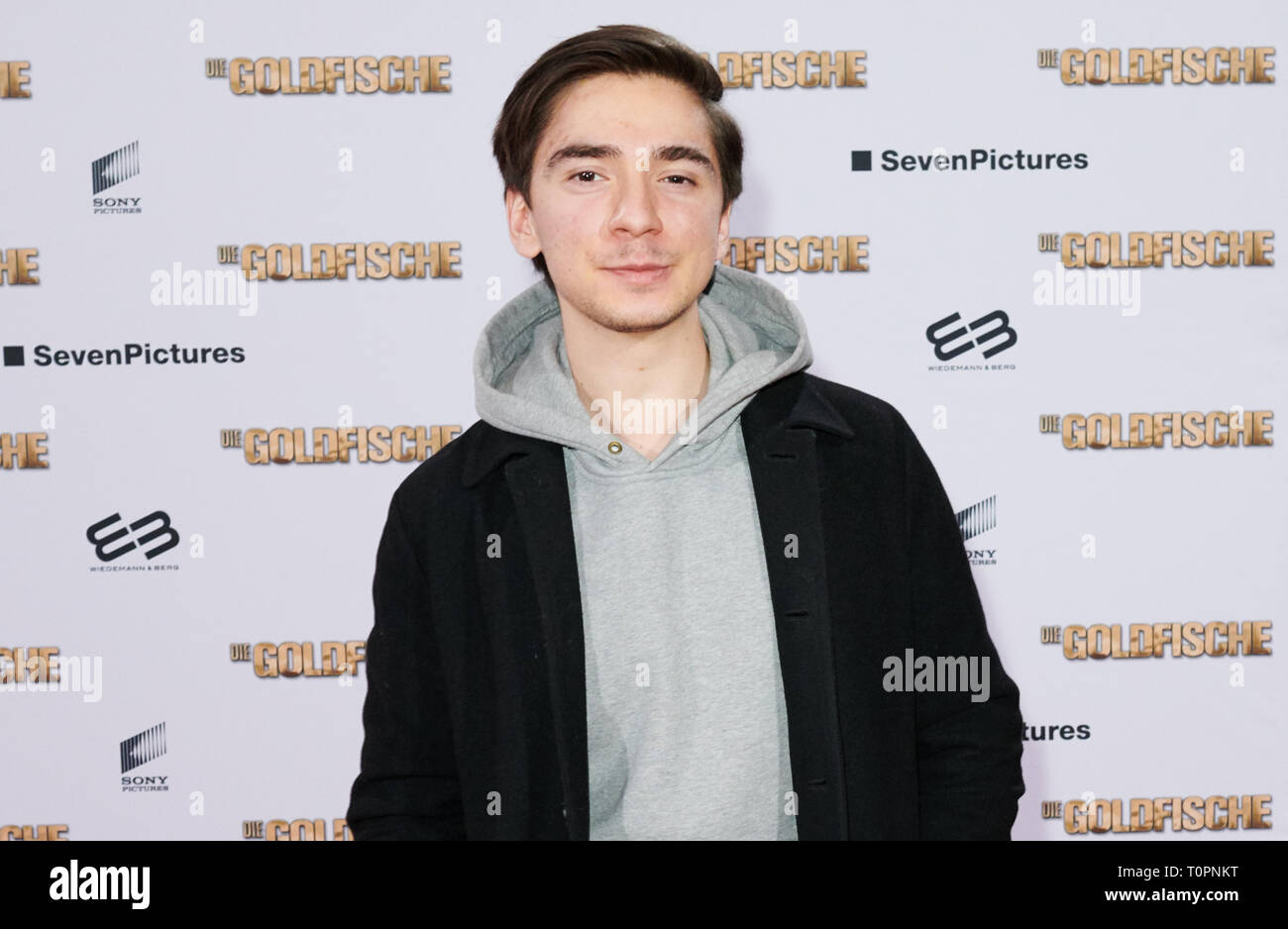 Berlin, Germany. 18th Mar, 2019. Actor Ivo Kortlang comes on the red ...