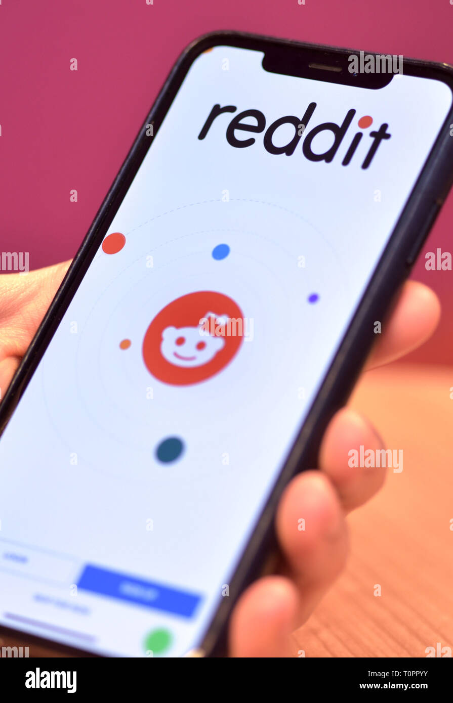 Reddit app icon hi-res stock photography and images - Alamy