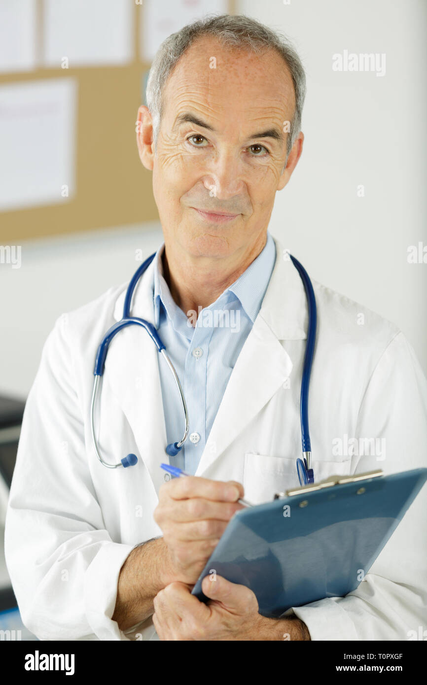 Radiologist looking to camera hi-res stock photography and images - Alamy