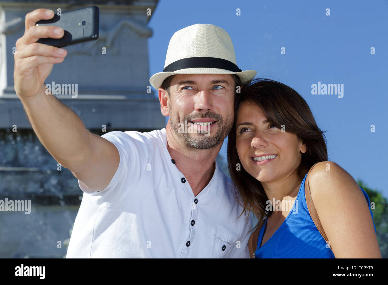 couple doing selfie using timer Stock Photo - Alamy couple doing selfie using timer Stock Photo - Alamy