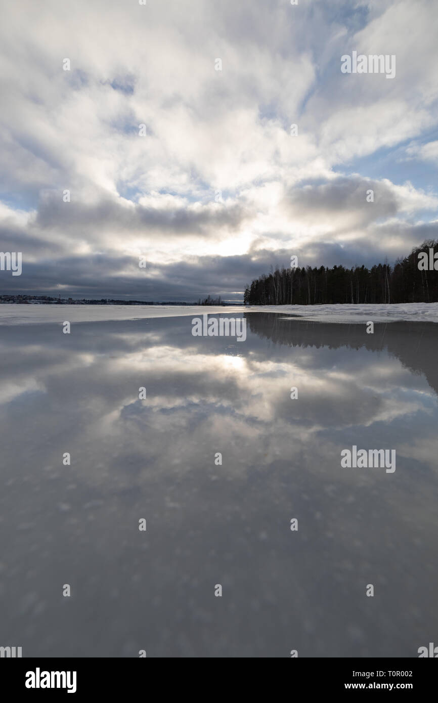 Beautiful scenery lake reflection hi-res stock photography and images ...