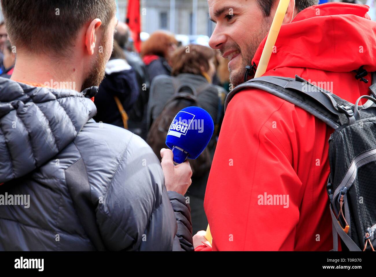 Journalist interview street hi-res stock photography and images - Alamy