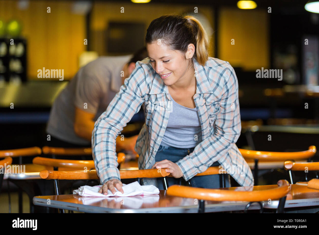 Cleaning table pub hi-res stock photography and images - Alamy