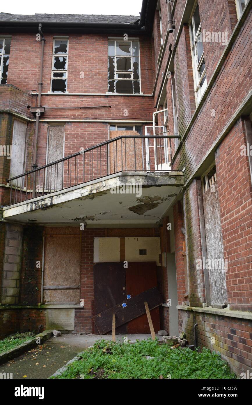 1960s hospital building hi-res stock photography and images - Alamy