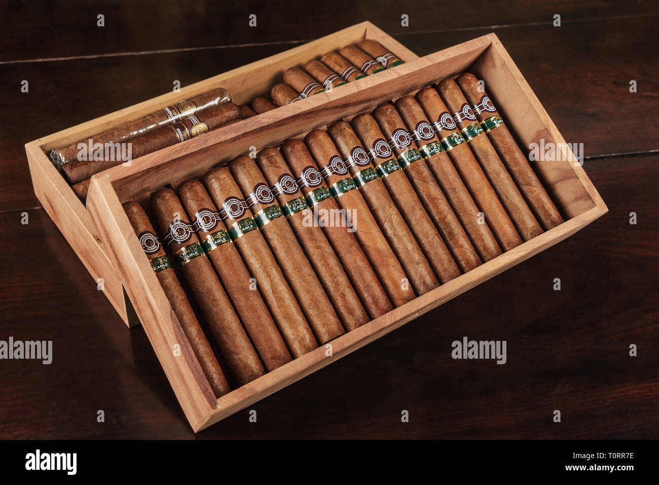 Cuban cigars box hi-res stock photography and images - Alamy