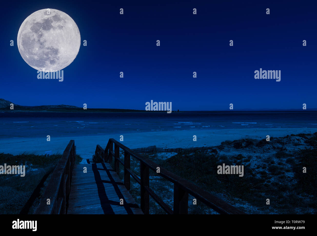 Supermoon hi-res stock photography and images - Alamy