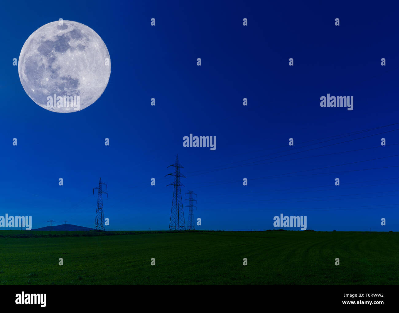 Supermoon hi-res stock photography and images - Alamy