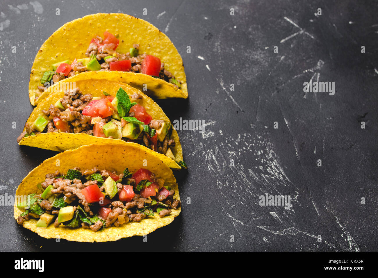 Empty taco shell hi-res stock photography and images - Alamy