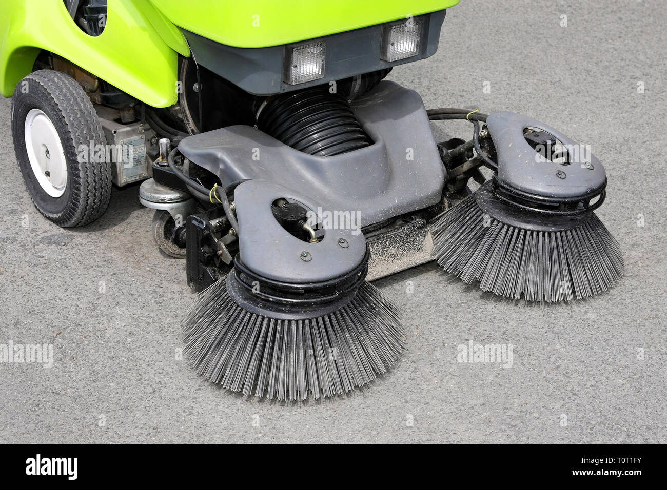 Green machine street cleaner hi-res stock photography and images - Alamy