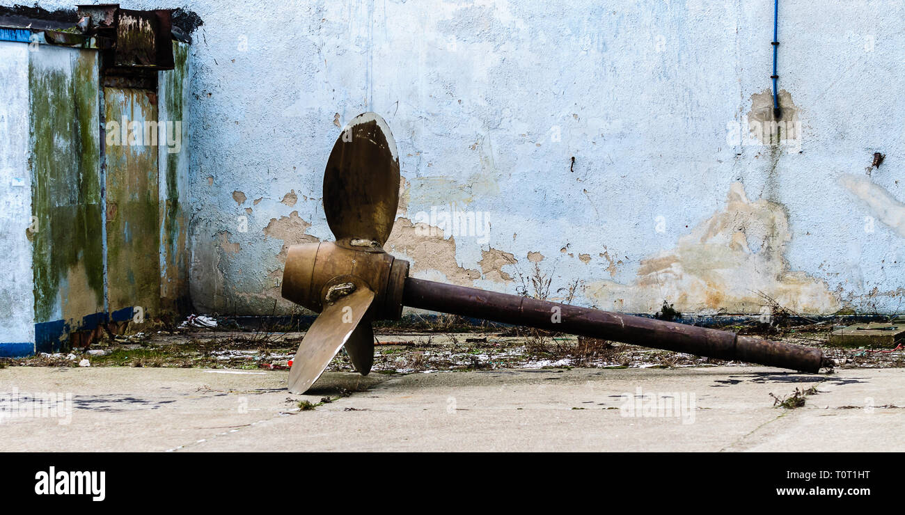 Old ship propeller hi-res stock photography and images - Alamy