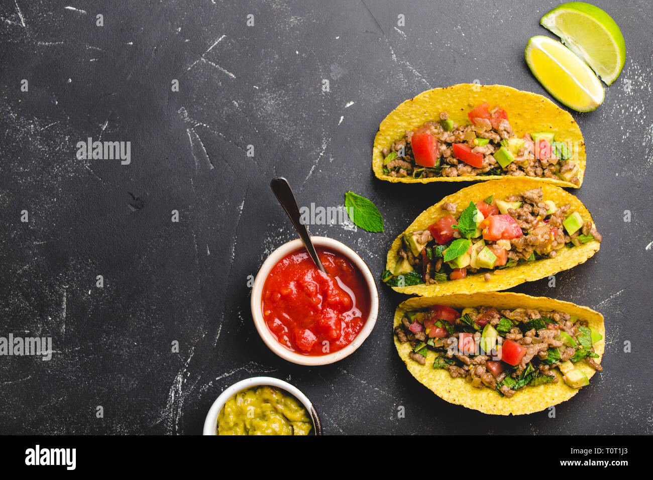 Empty taco shell hi-res stock photography and images - Alamy