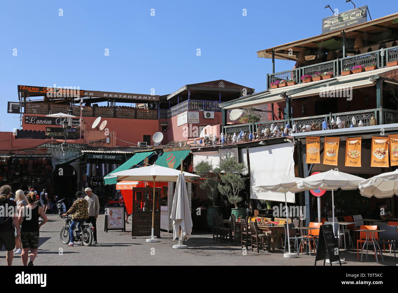 Zeitoun cafe hi-res stock photography and images - Alamy