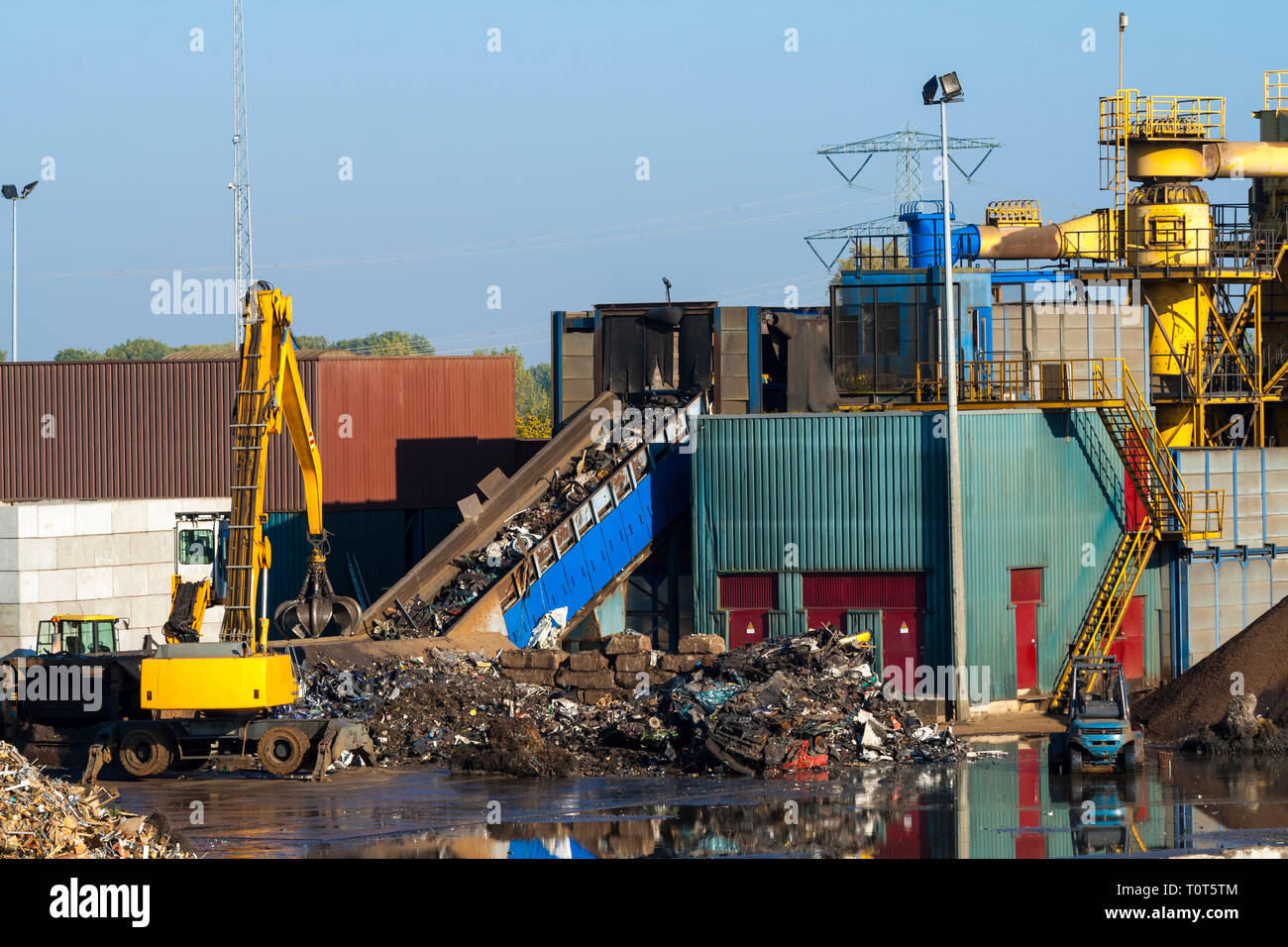 Scrap metal recycling conveyor hi-res stock photography and images - Alamy