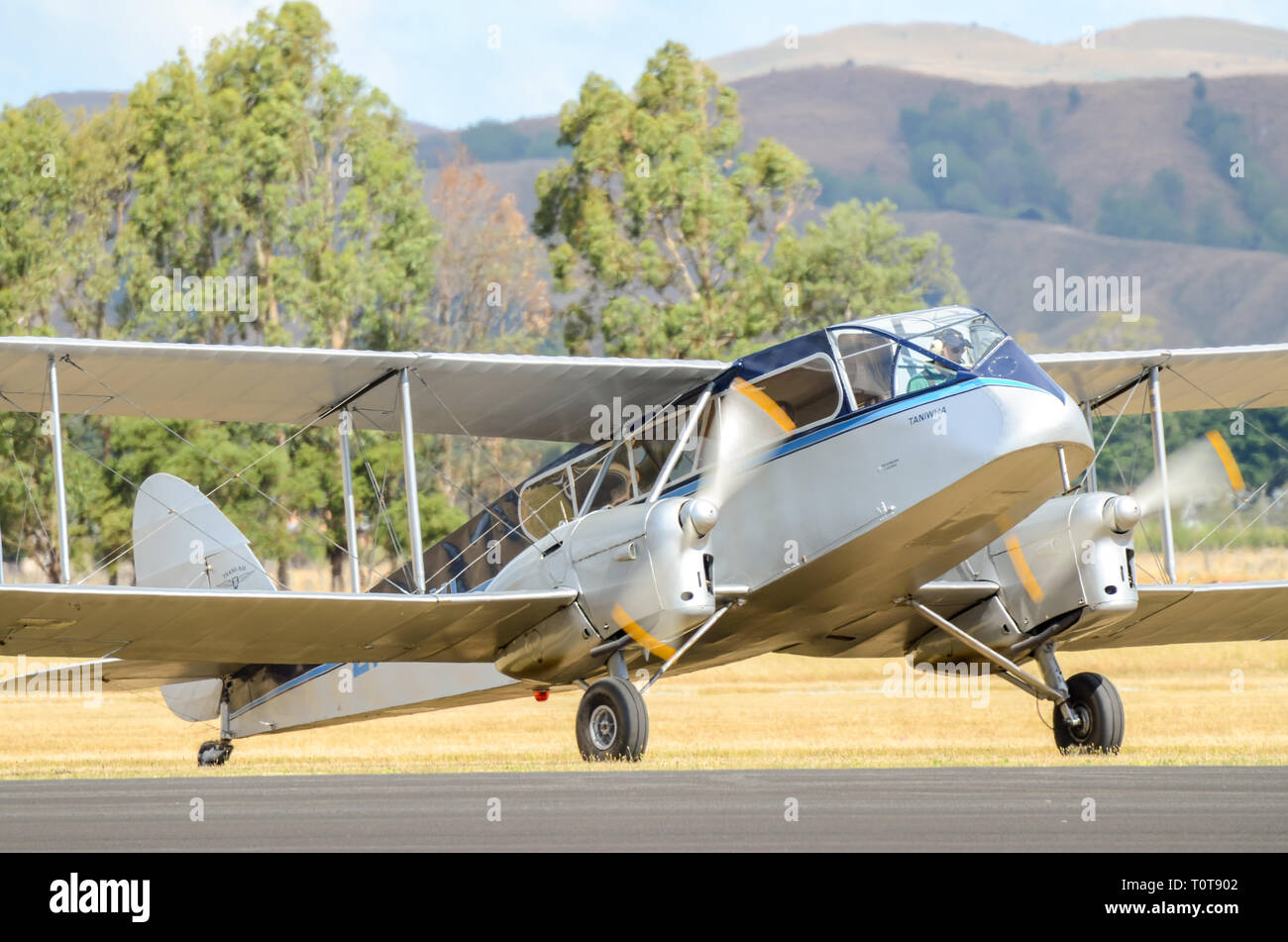 de Havilland DH-84 Dragon biplane ZK-AXI named Taniwha taxiing at Hood ...