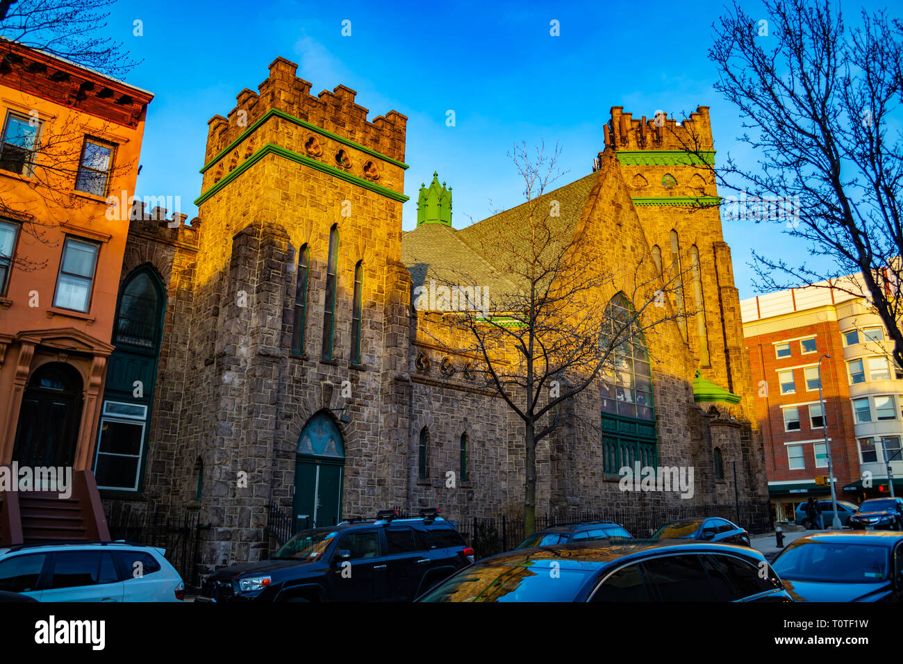 Old new york apartment building hi-res stock photography and images - Alamy