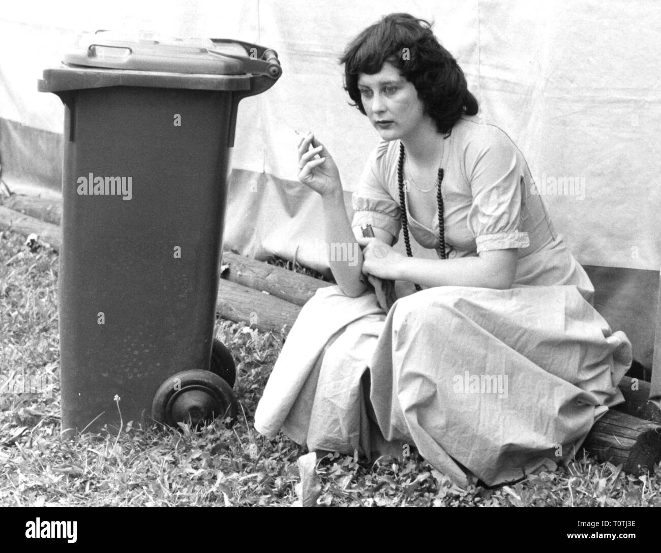 Women smoking cigarettes in 1980s hi-res stock photography and images ...