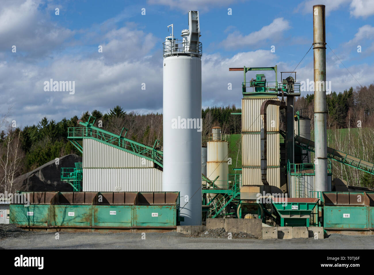 Stone crusher hi-res stock photography and images - Alamy