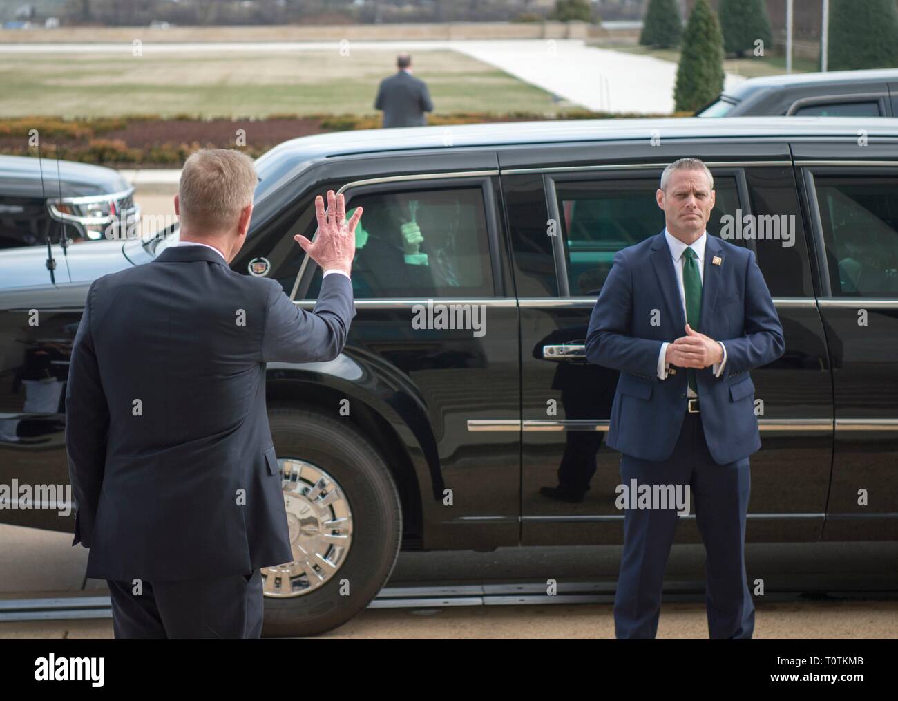 Trump waving goodbye hi-res stock photography and images - Alamy