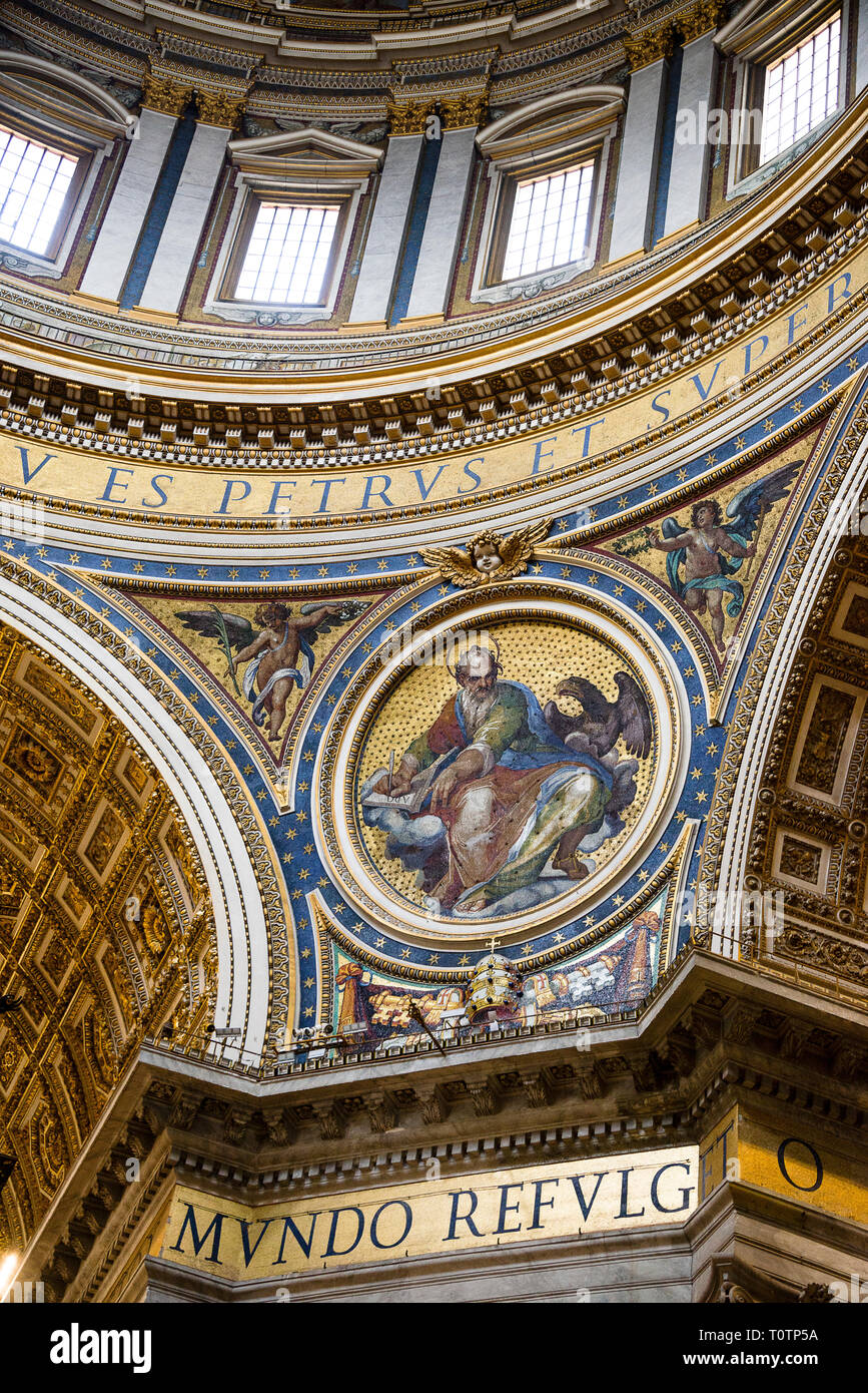 St Peter's Basilica nave in Rome, Italy Stock Photo - Alamy