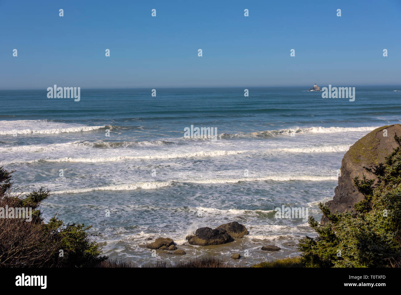 Tillamook rock lighthouse waves hi-res stock photography and images - Alamy