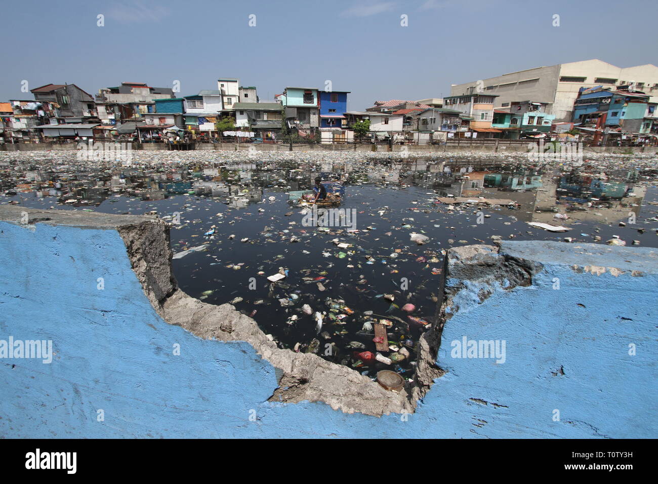 Philippines garbage manila hi-res stock photography and images - Alamy