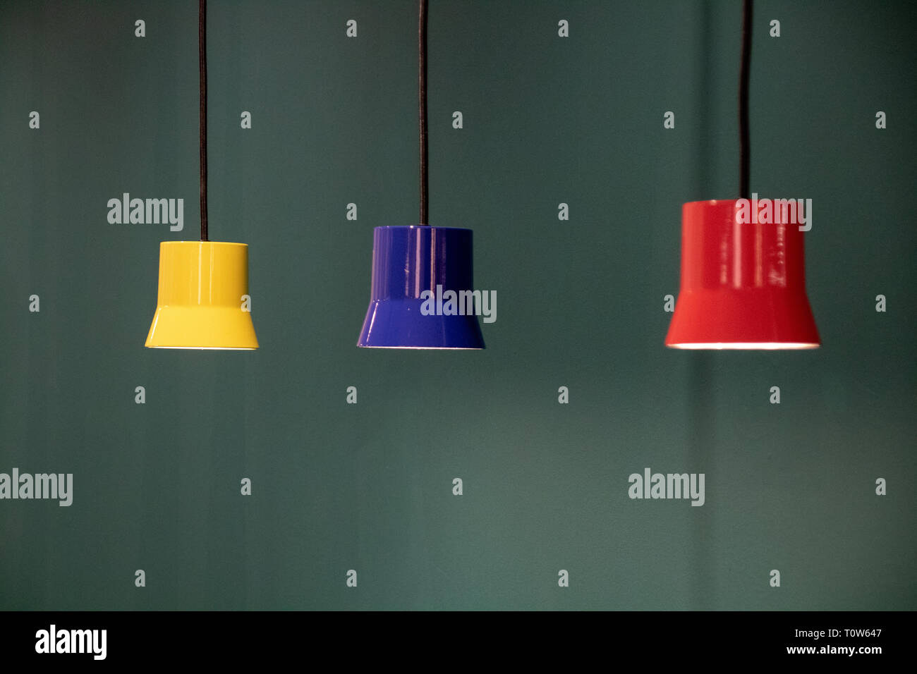 Black and gold pendant light hi-res stock photography and images - Alamy