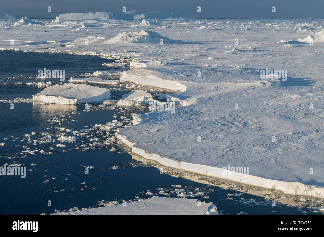 Breaking open sea ice Stock Photo - Alamy