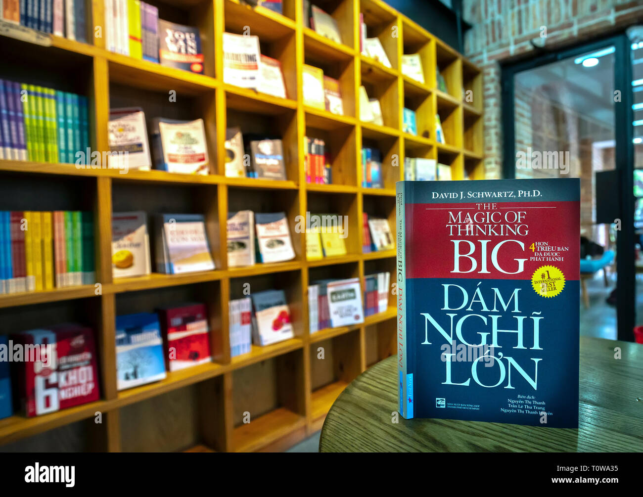 Packed bookstore hi-res stock photography and images - Alamy
