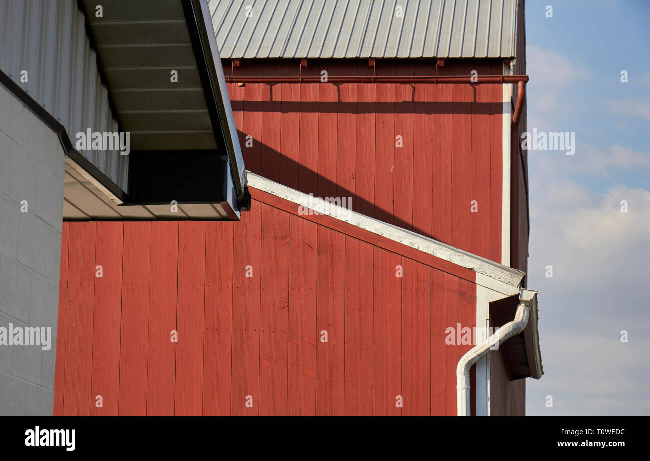 Classic red barn hi-res stock photography and images - Alamy