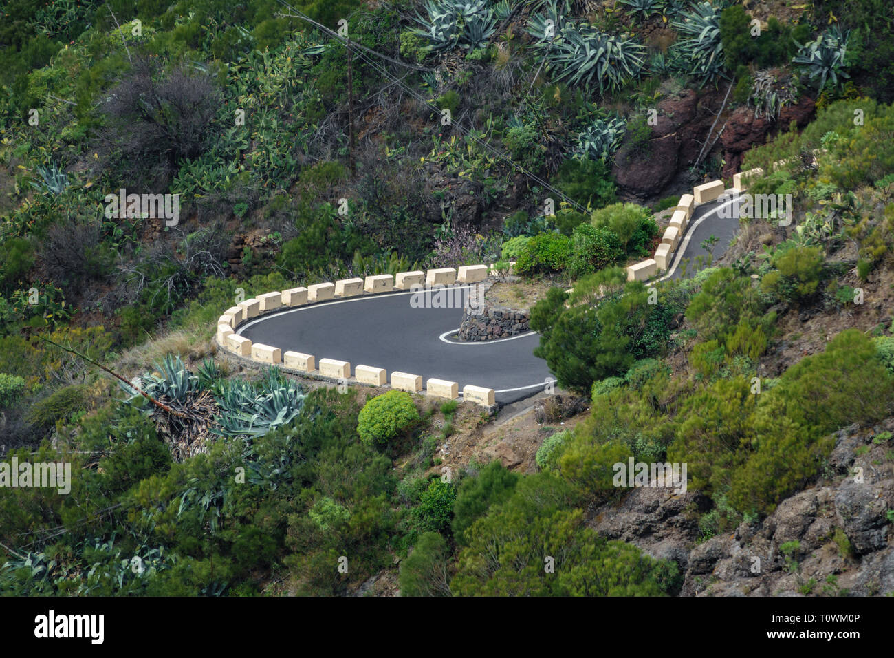 Long curved road hi-res stock photography and images - Alamy