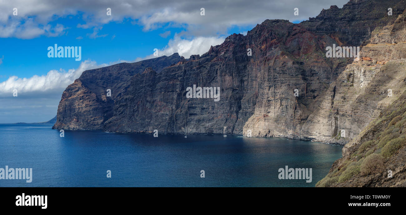 Vertical comparison hi-res stock photography and images - Alamy