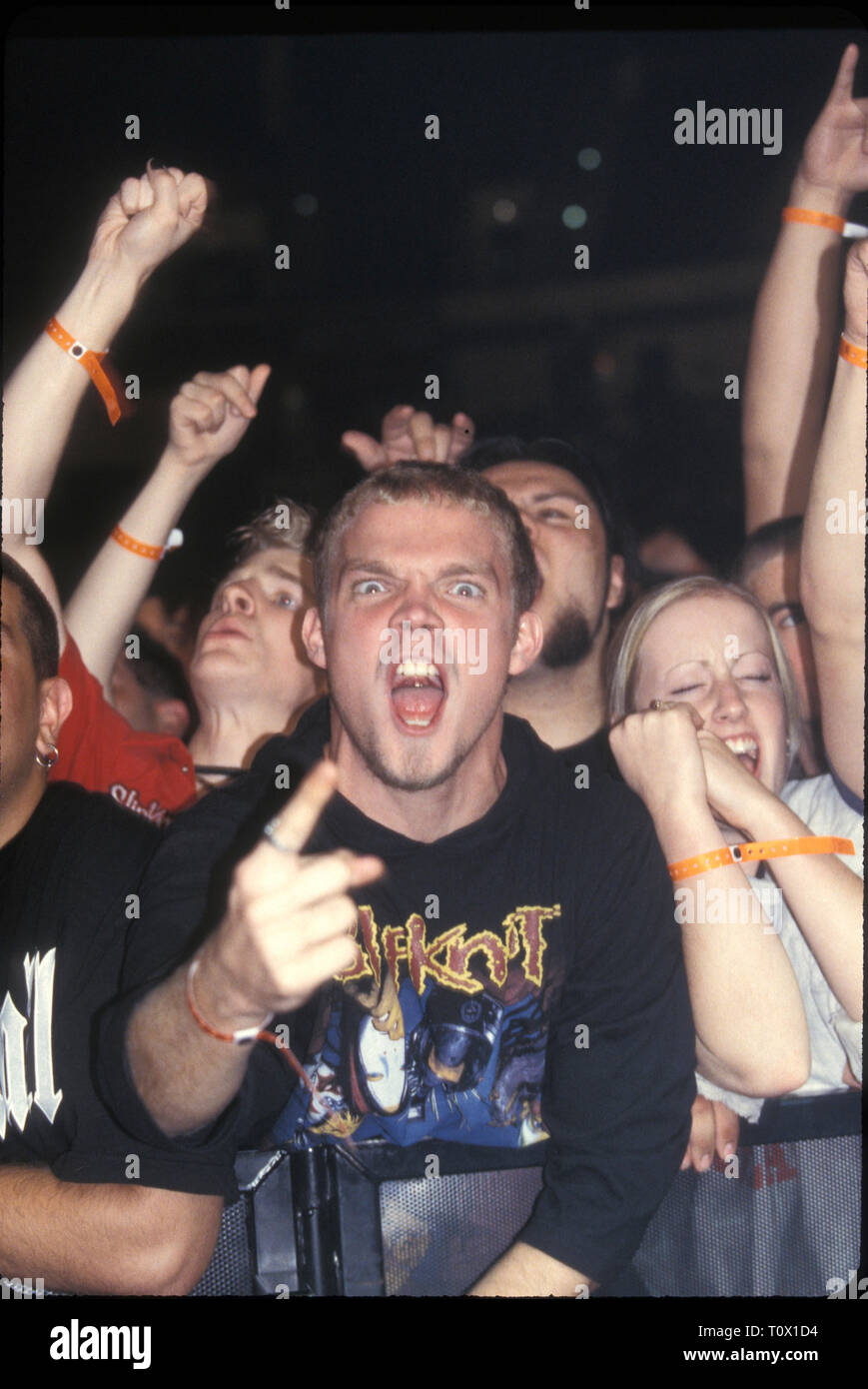 Heavy metal crowd concert hands hi-res stock photography and images - Alamy