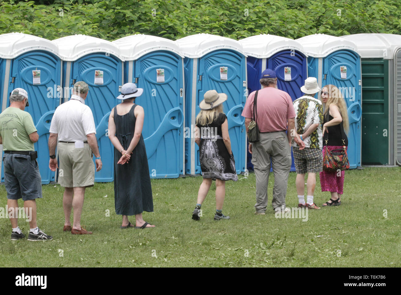 Concert goers hi-res stock photography and images - Alamy