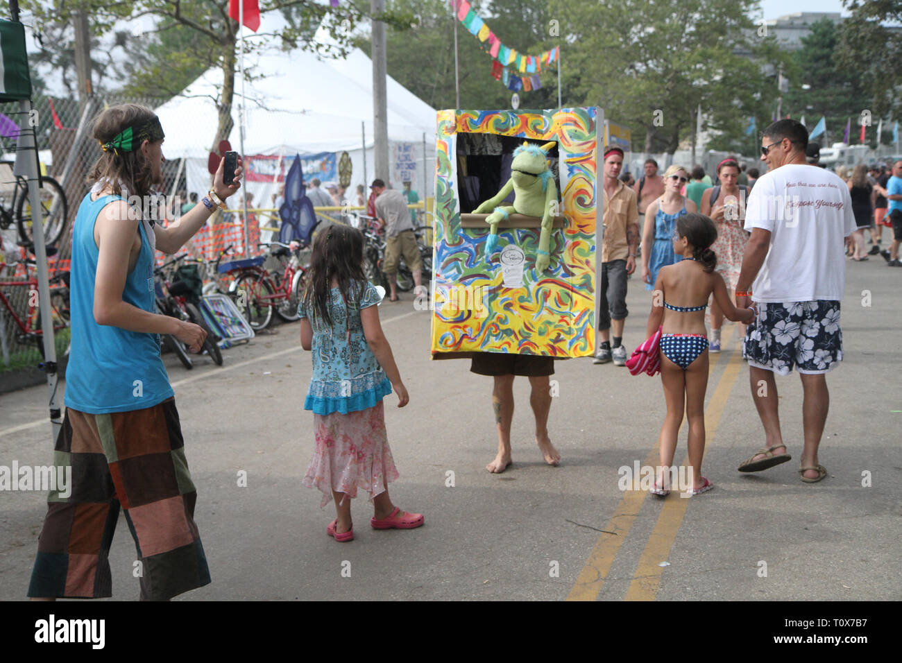 Walking puppet theater hi-res stock photography and images - Alamy