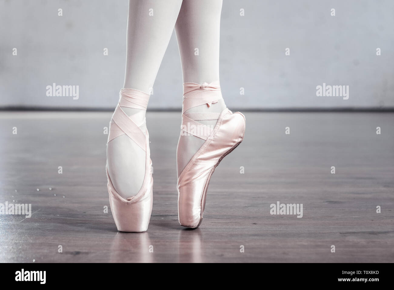 Ballet positions hi-res stock photography and images - Alamy