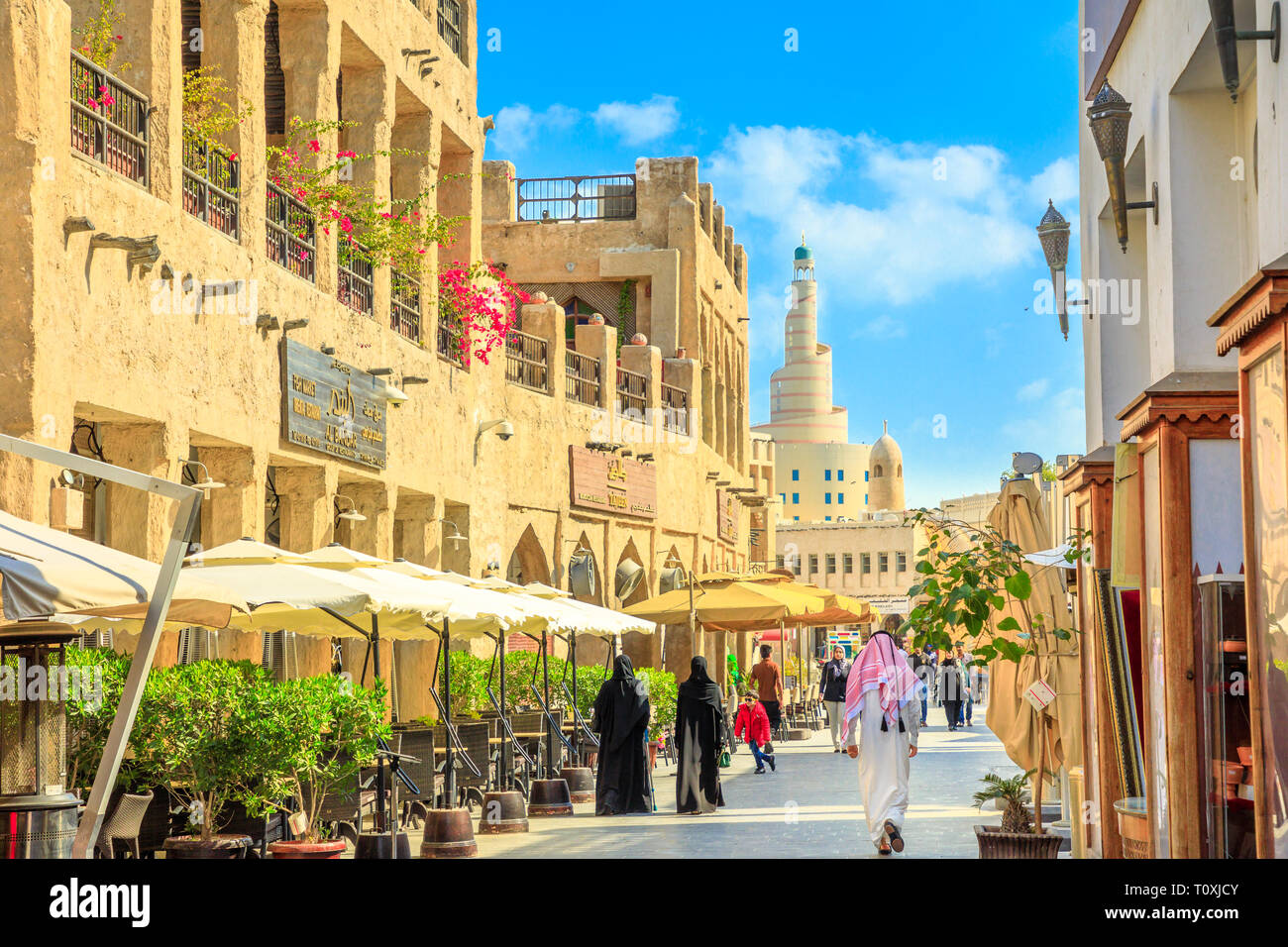 Doha qatar qatari old men hi-res stock photography and images - Alamy