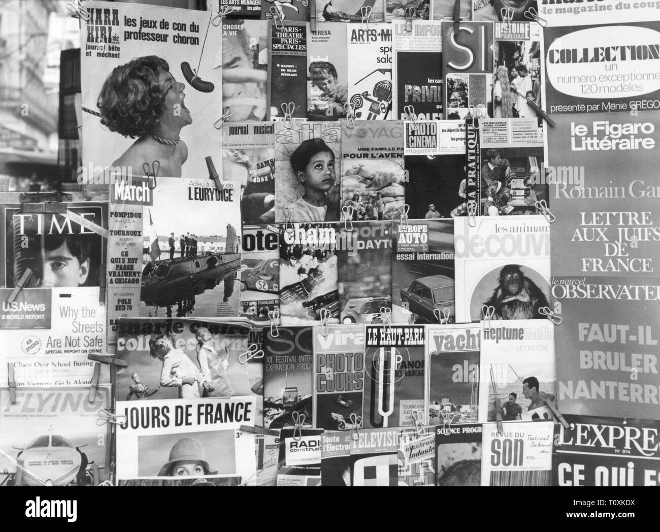 1970s newsstand Black and White Stock Photos & Images - Alamy